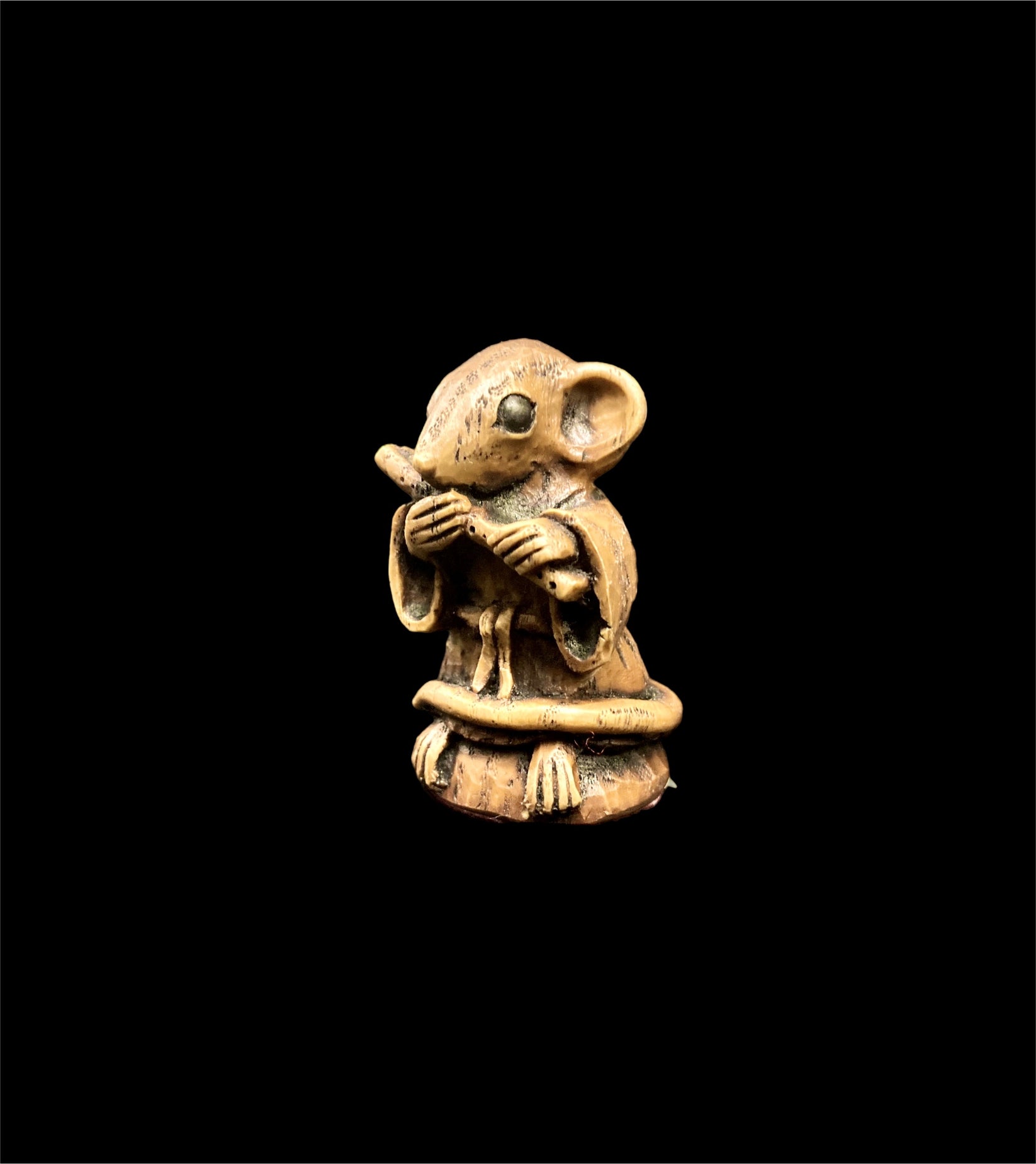 Oakwood - Church Mouse Playing Flute – Chester Cathedral Gift Shop